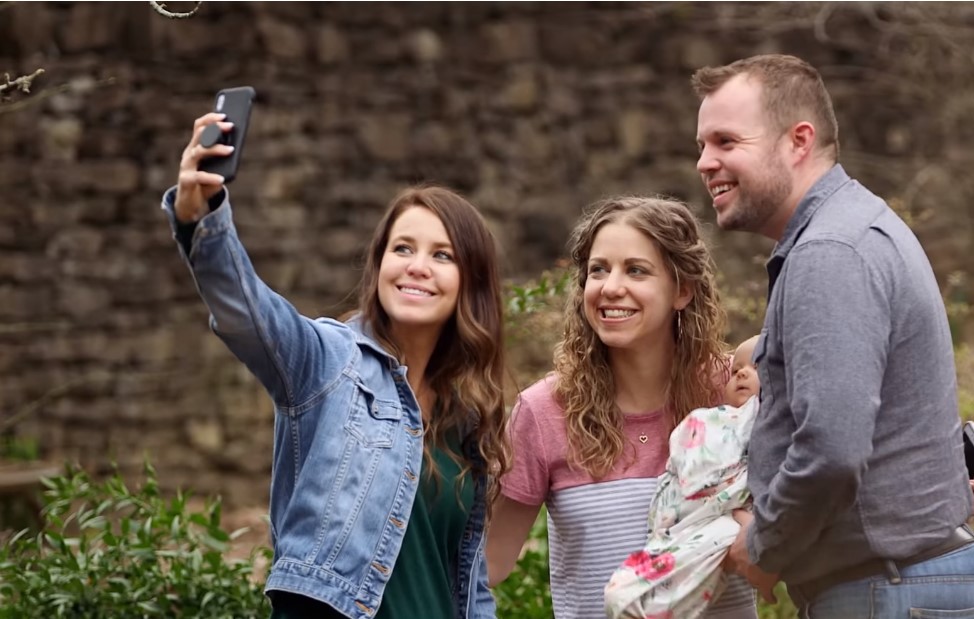 Counting On: Abbie And John-David Duggar Shared An Updated Family Photo.