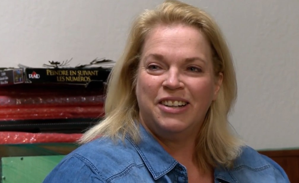 Sister Wives Star Janelle Loves Her Dogs - The World News Daily