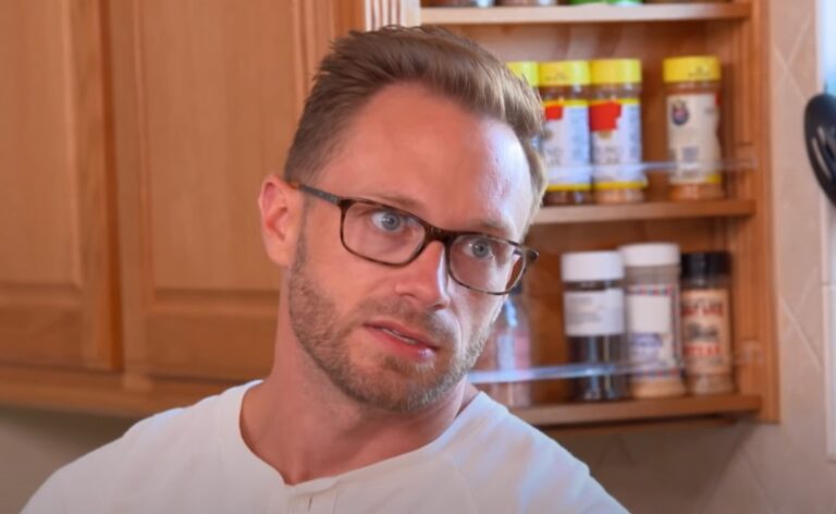 OutDaughtered: Adam Busby Enjoys the Backyard