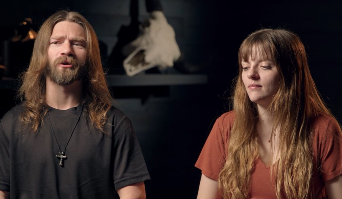 Alaskan Bush People: Are Raiven Adams And Bear Brown Spending Christmas ...