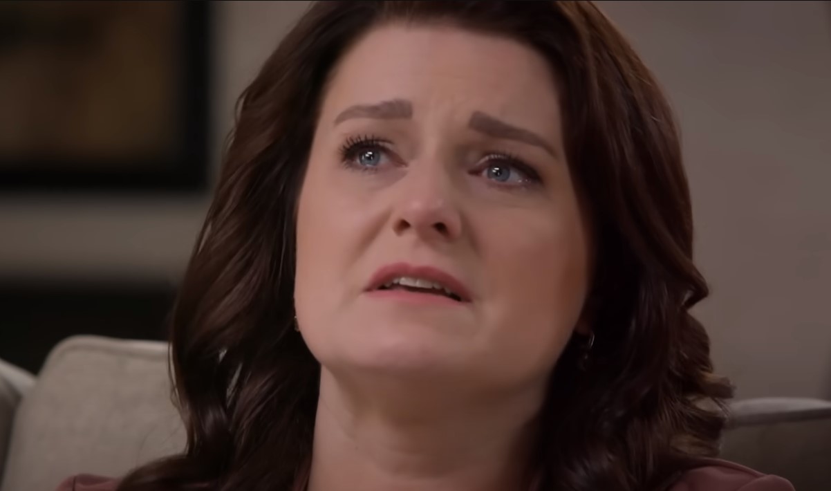 Robyn Brown's Tearful Moment and Mic-Ripping Incident on Sister Wives!